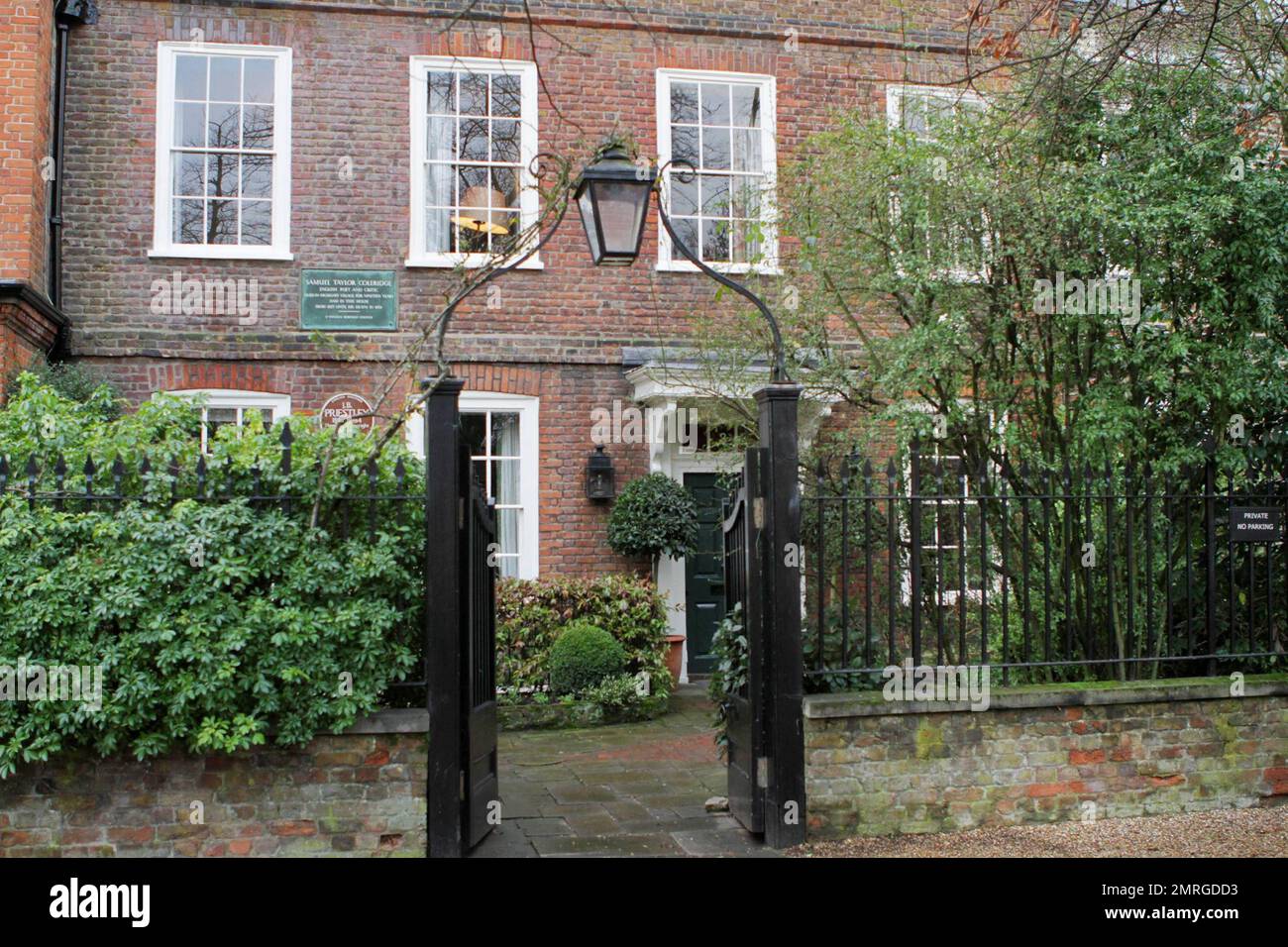 Exterior views of top model Kate Moss' new red brick Georgian-era ...