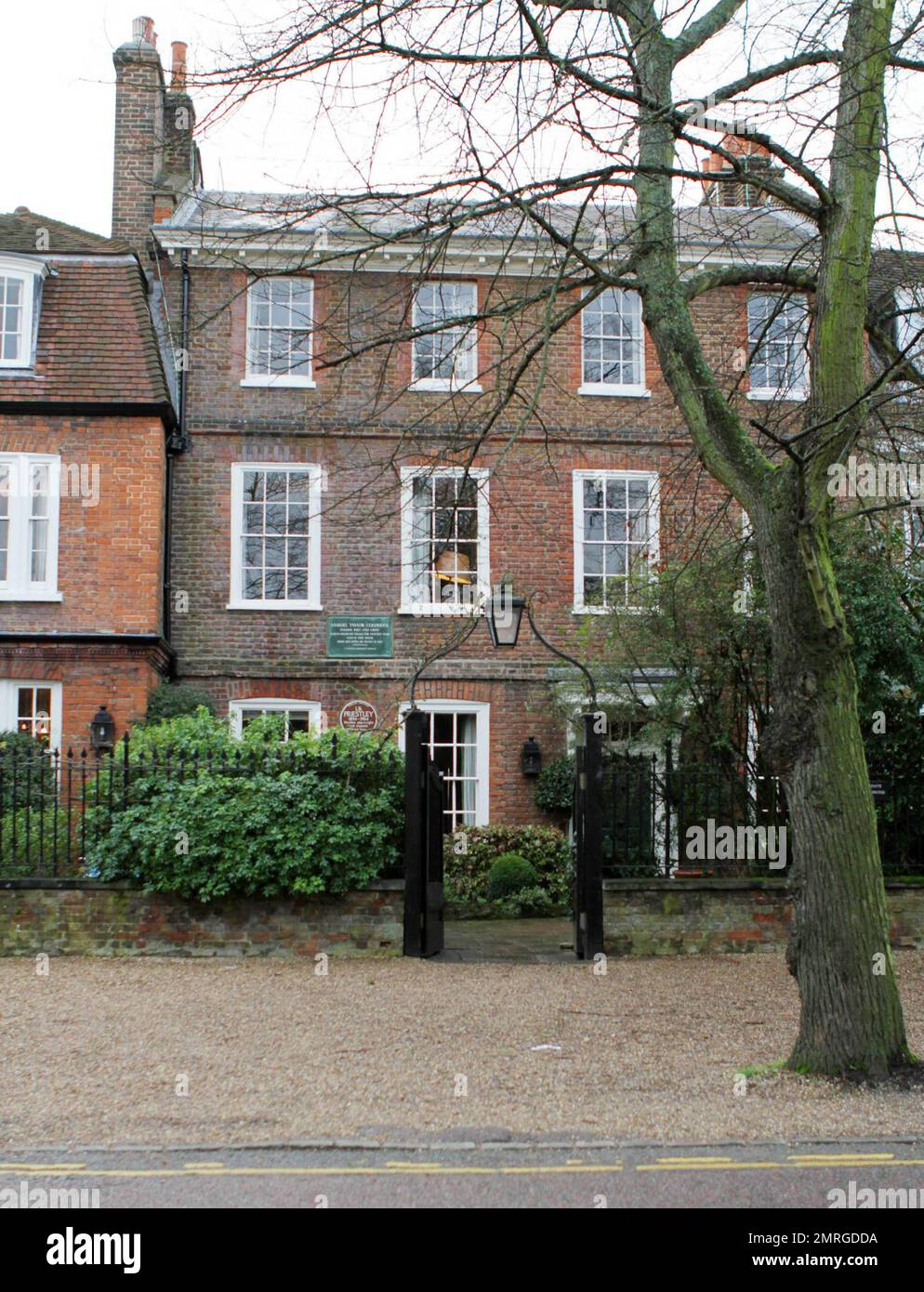 Exterior views of top model Kate Moss' new red brick Georgian-era ...