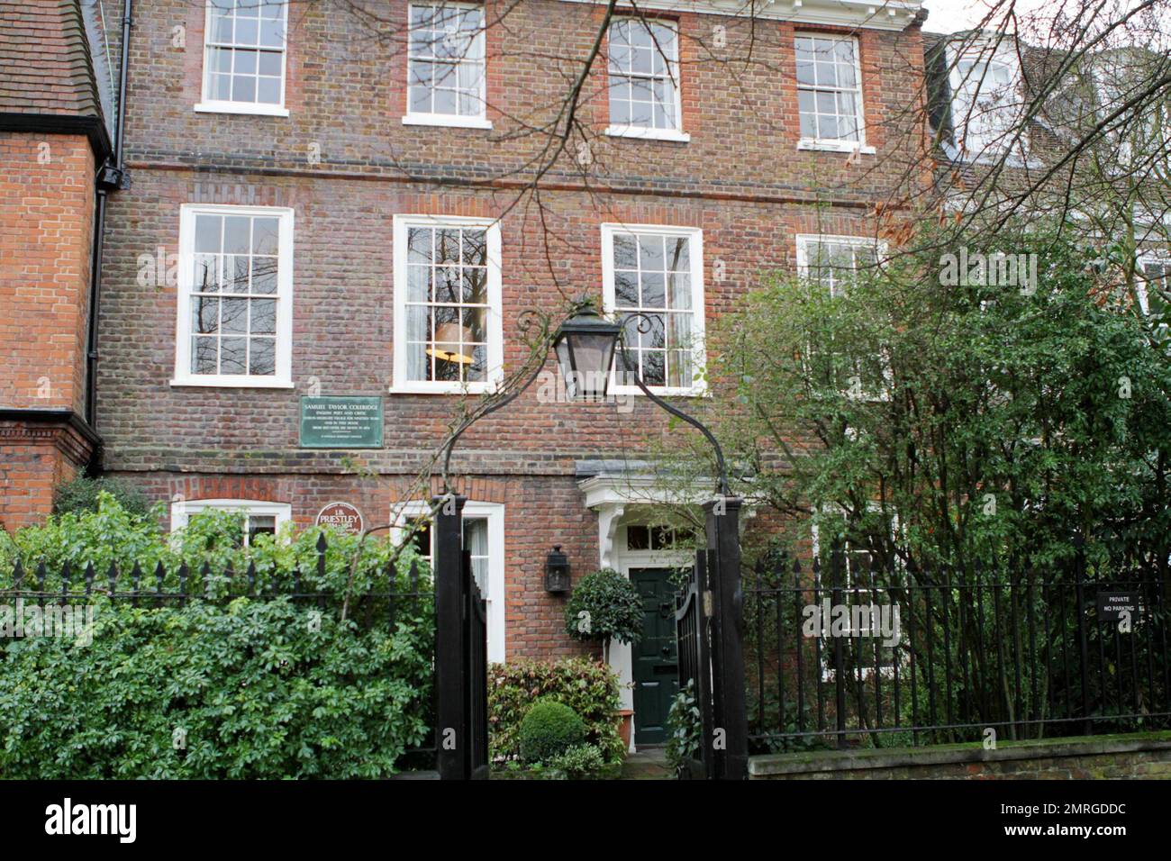 Exterior views of top model Kate Moss' new red brick Georgian-era ...