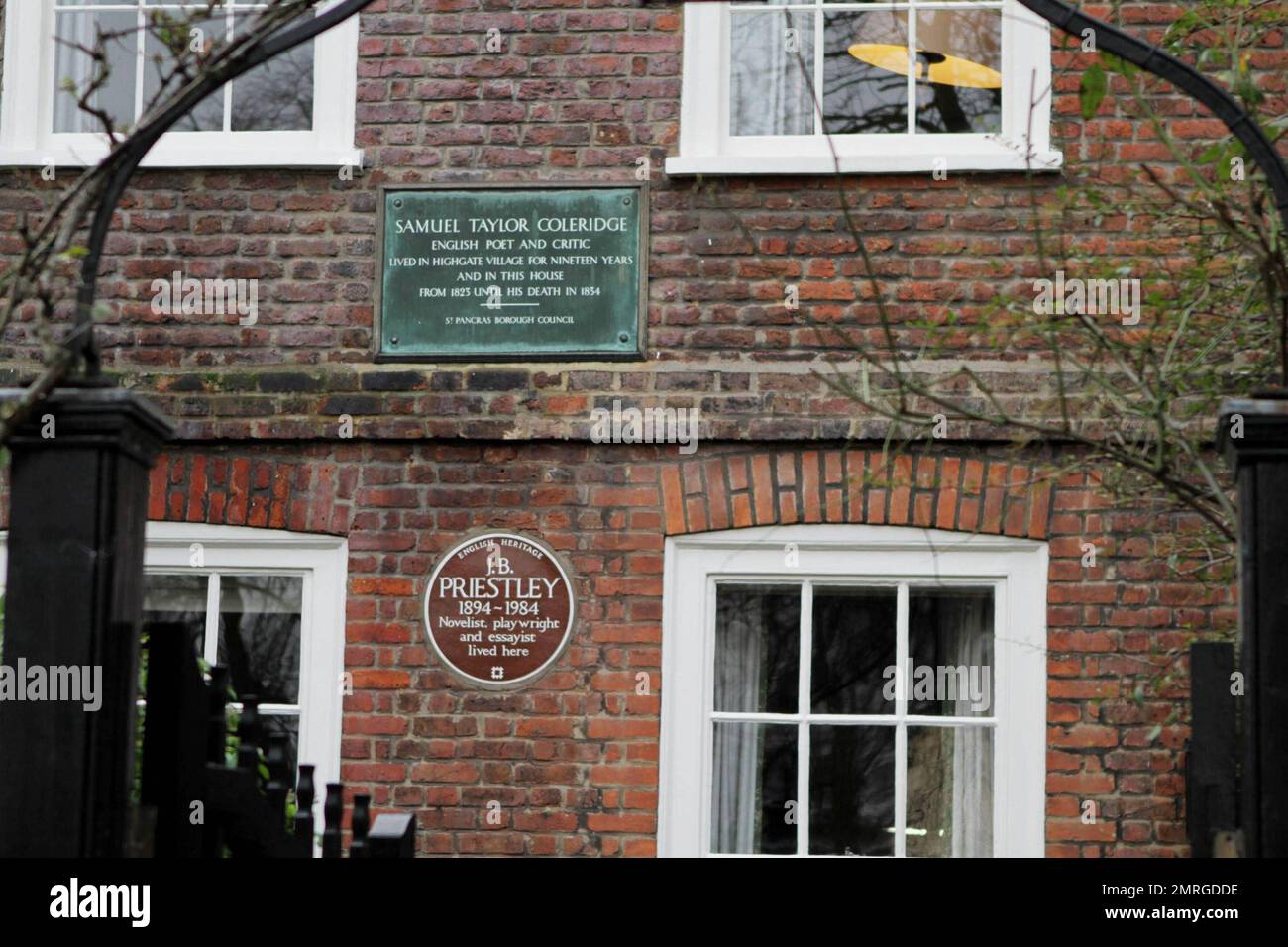 Exterior views of top model Kate Moss' new red brick Georgian-era ...