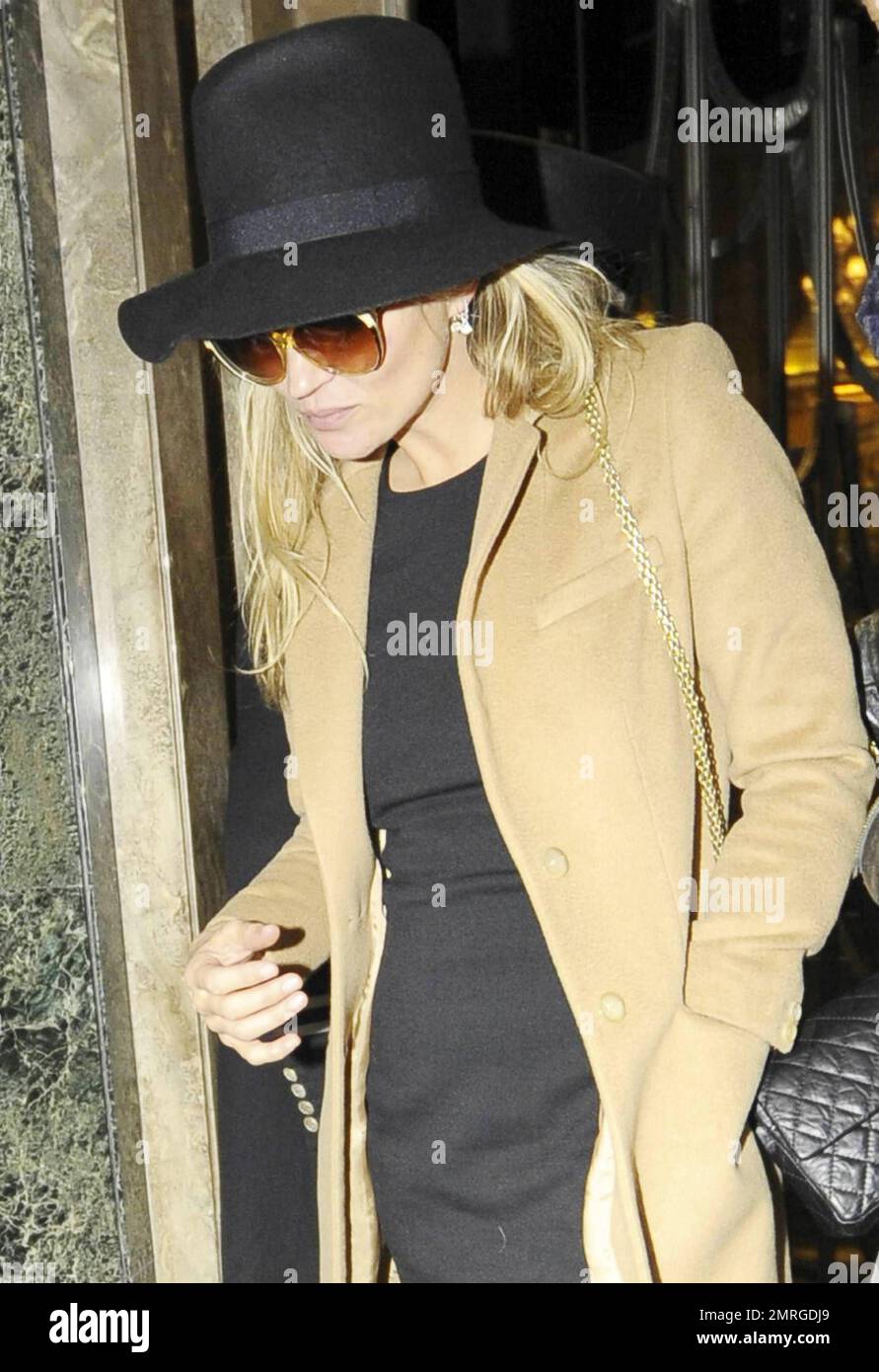 Kate moss hat hi-res stock photography and images - Alamy