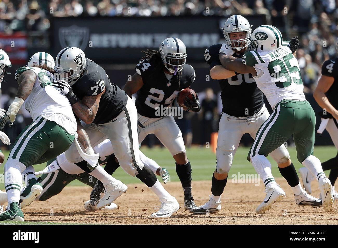 Oakland Raiders tackle Donald Penn (72) and tight end Lee Smith (86 ...