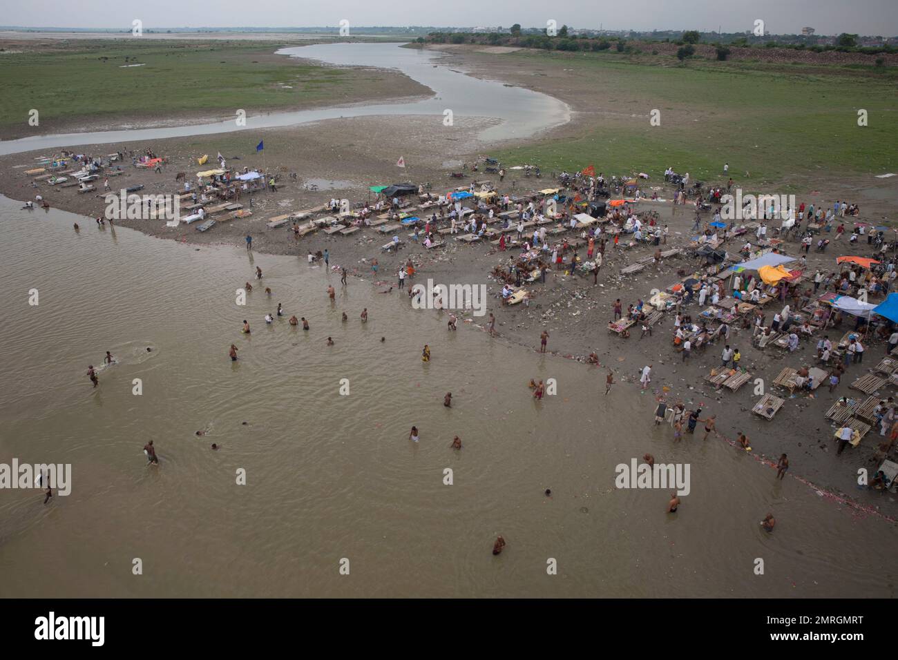Hindu devotees perform "Pind Daan" rituals for the peace of the souls ...