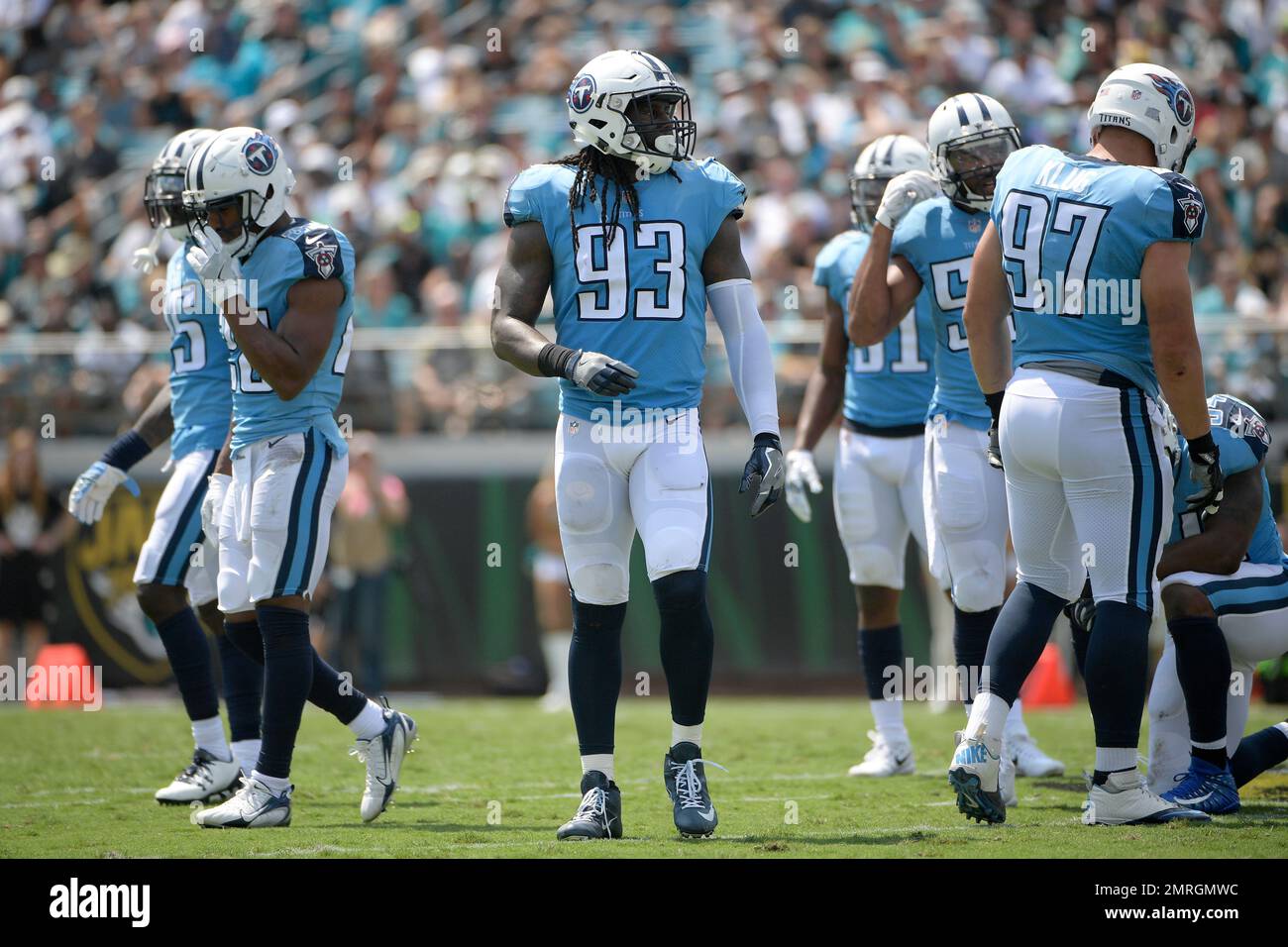 Tennessee Titans outside linebacker Kevin Dodd (93) lines up for a play ...