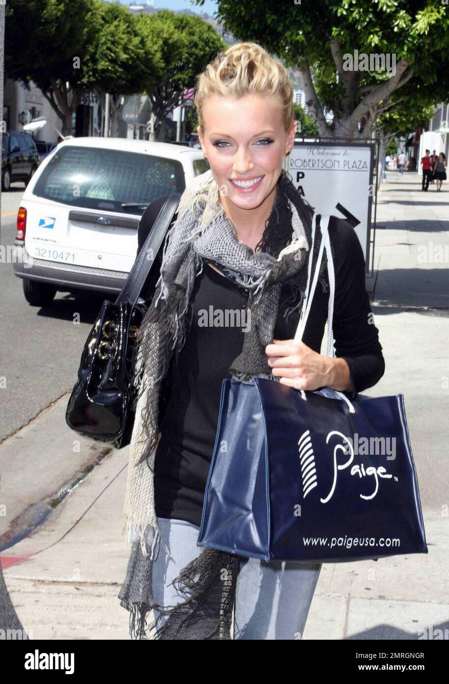Melrose Place actress Katie Cassidy shops at Paige on Robertson Blvd ...