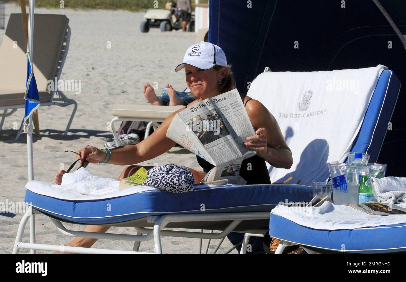 CBS news anchor Katie Couric enjoys a cool ice tea and reads The New ...