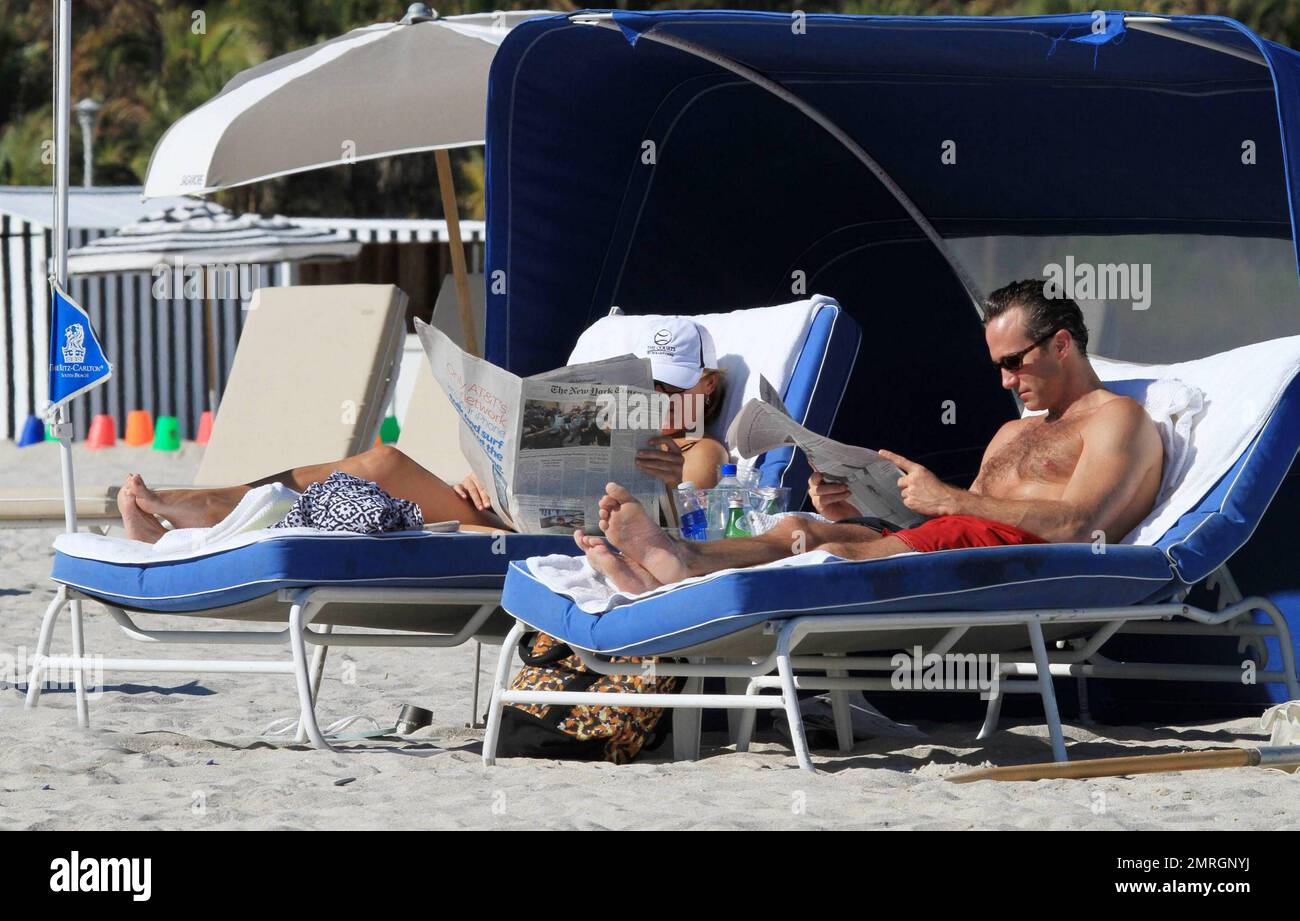 CBS news anchor Katie Couric enjoys a cool ice tea and reads The New ...