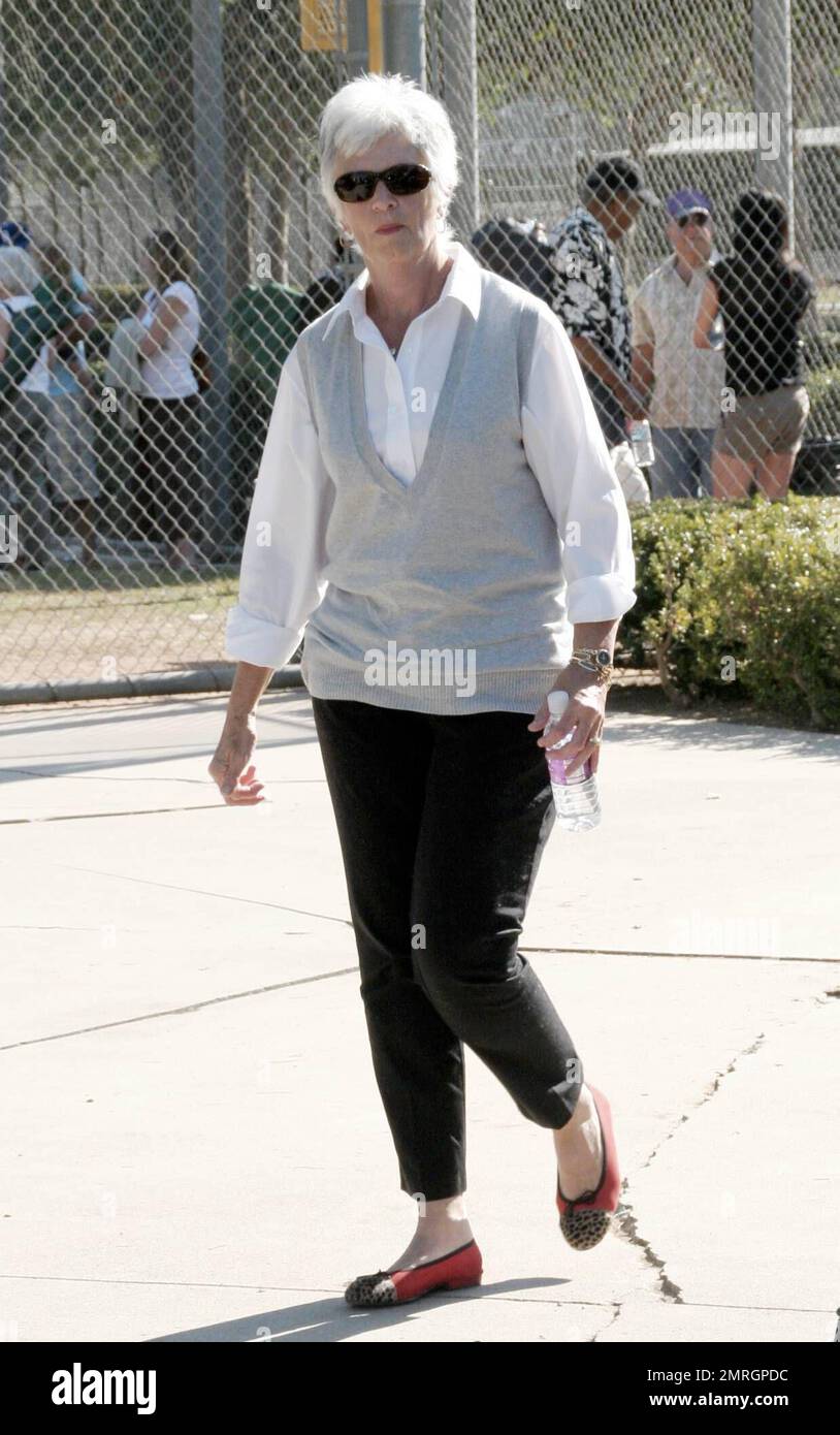 Katie Holmes makes another trip to the ball park, this time with her ...