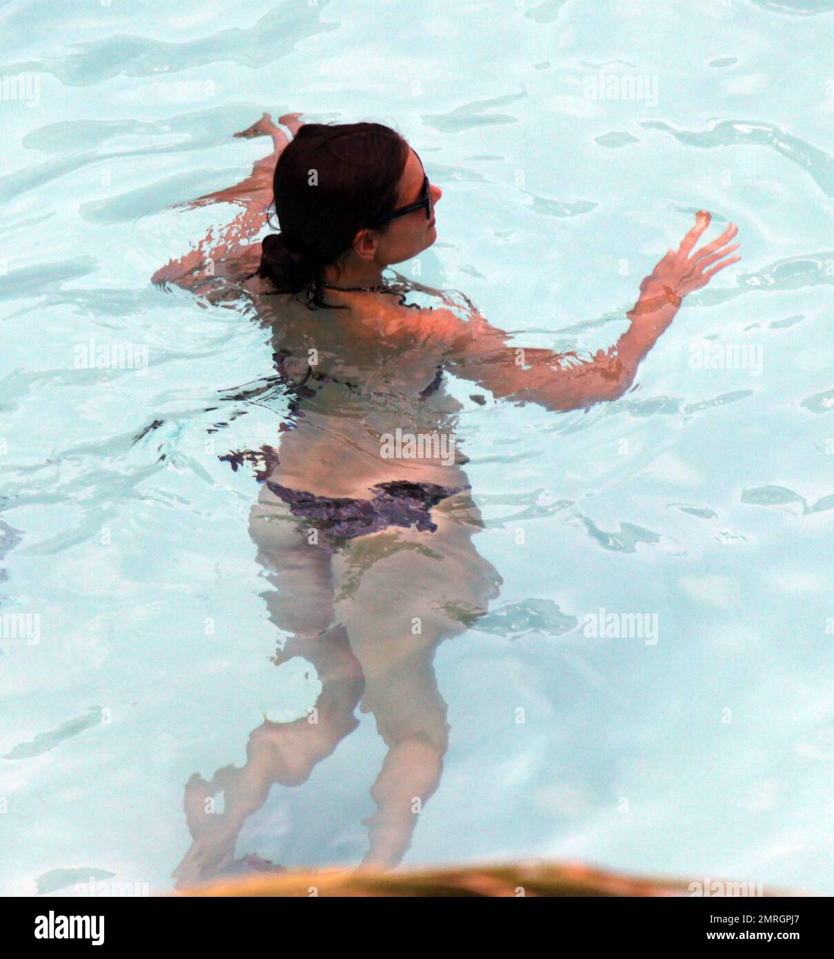 Katie holmes in a bikini hi-res stock photography and images - Alamy