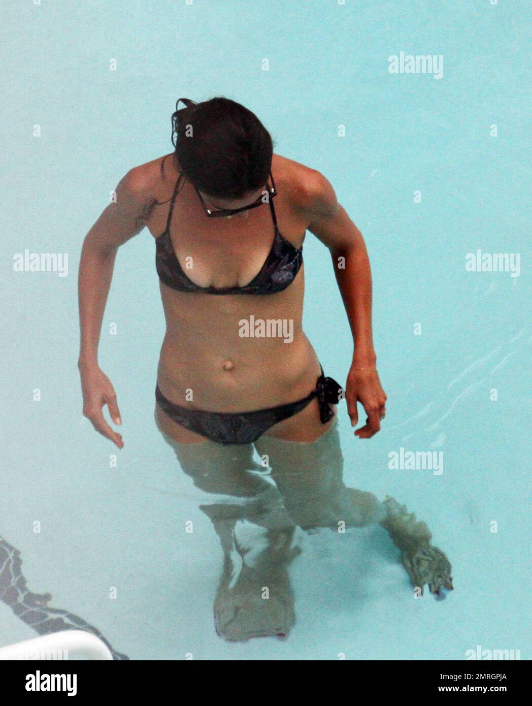 Katie holmes in a bikini hi-res stock photography and images - Alamy