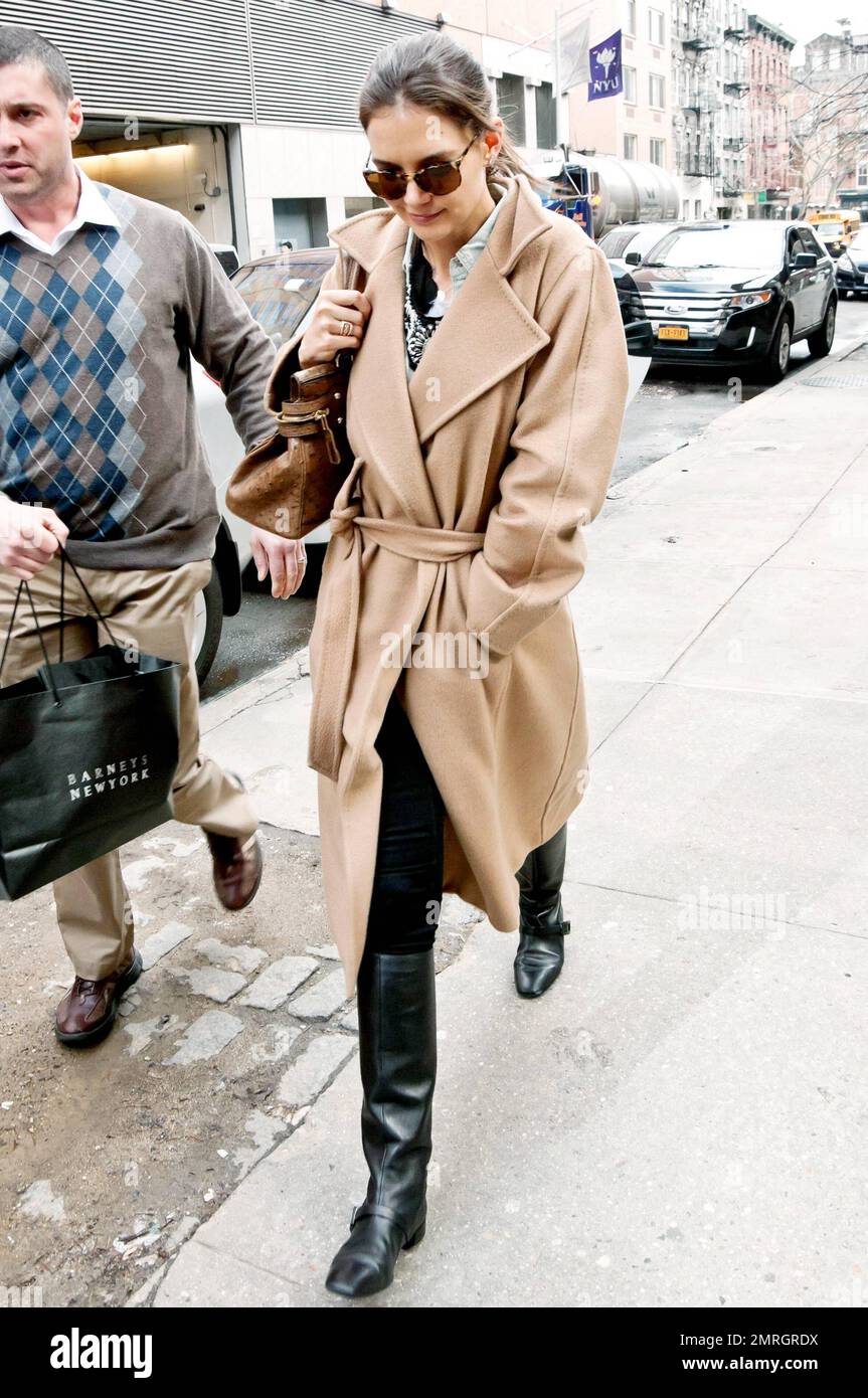 Actress Katie Holmes flashes her famous smirk as she does some shopping in New York. Decked out ...