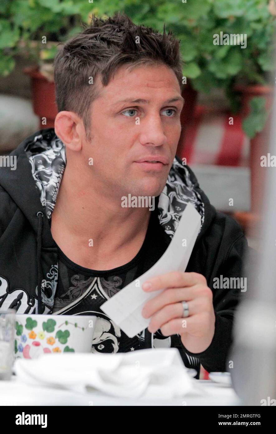 Katie Price and new husband Alex Reid get cuddly as they lunch at The ...