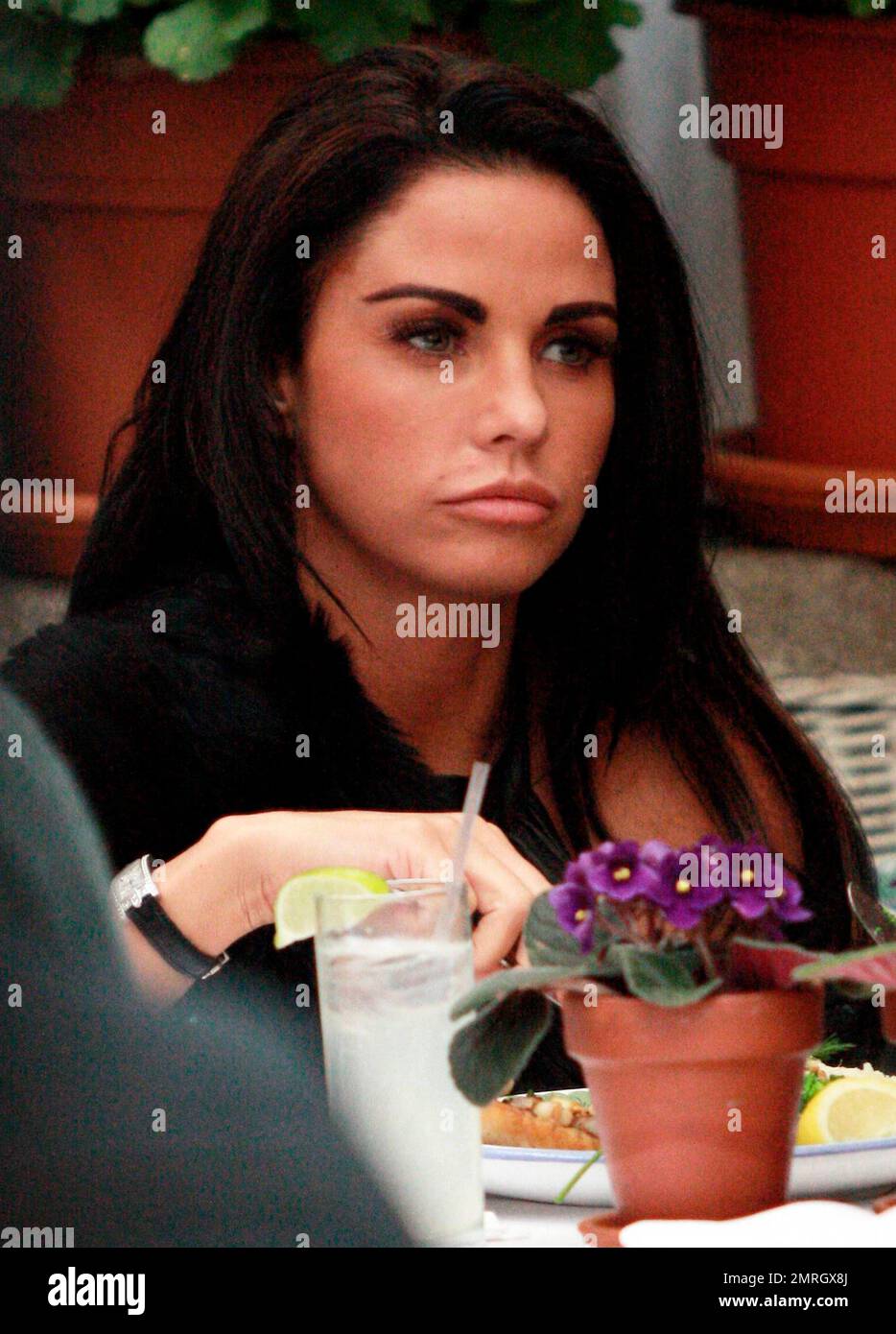 Katie Price, aka Jordan, and husband Alex Reid enjoy some dinner at The ...