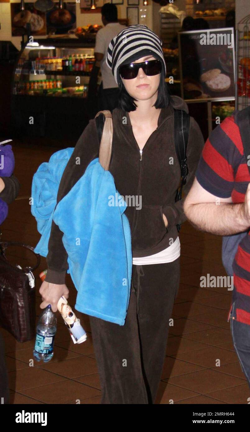 Exclusive!! Katy Perry and sister Angela arrive into Miami ...