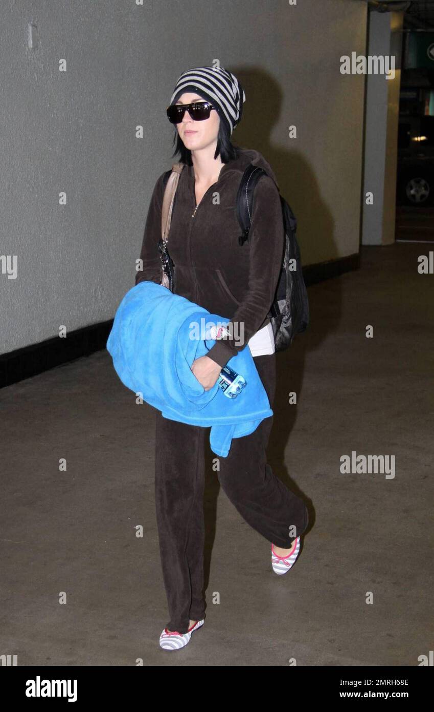 Exclusive!! Katy Perry and sister Angela arrive into Miami ...