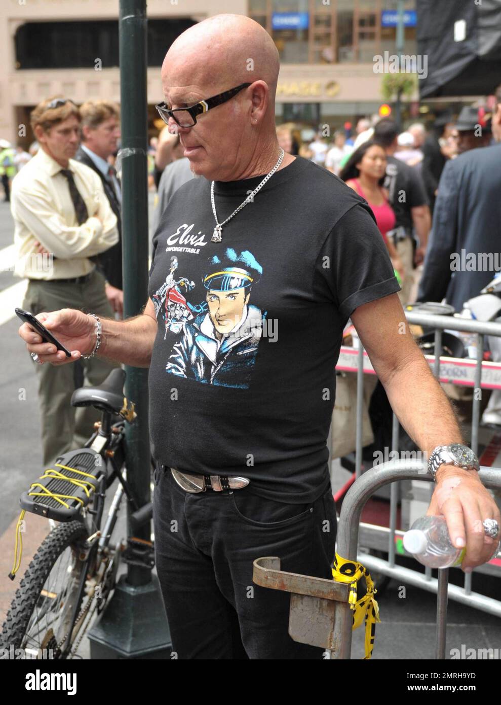 Parents of pop star Katy Perry, Keith and Mary Perry, happily hang ...