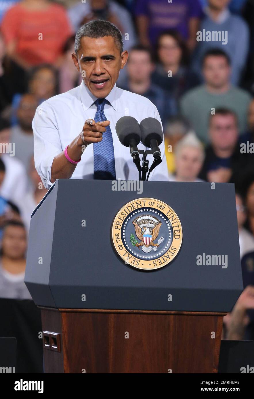 Wearing politically inspired outfits, Katy Perry performs live in ...