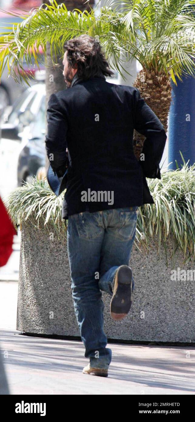 Streets running jeans hi-res stock photography and images - Alamy