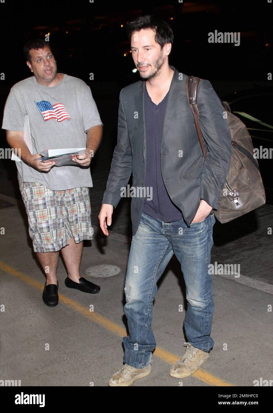 EXCLUSIVE!! Actor Keanu Reeves signs autographs as he arrives at Los ...