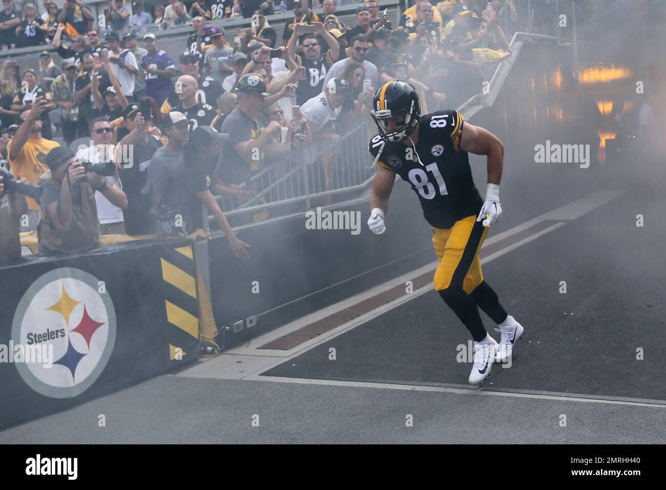 Pittsburgh Steelers tight end Jesse James (81) takes the field through ...