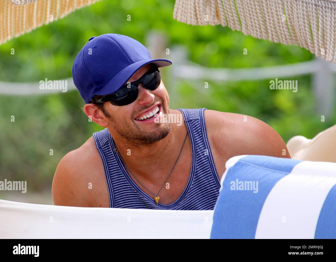 "Twilight" star Kellan Lutz spends a day on the beach with super thin ...