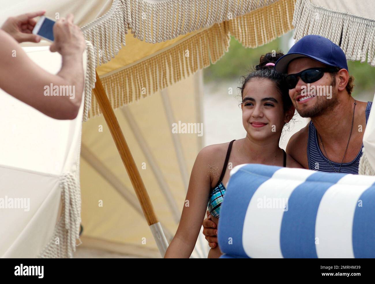 "Twilight" star Kellan Lutz spends a romantic day on the beach with ...