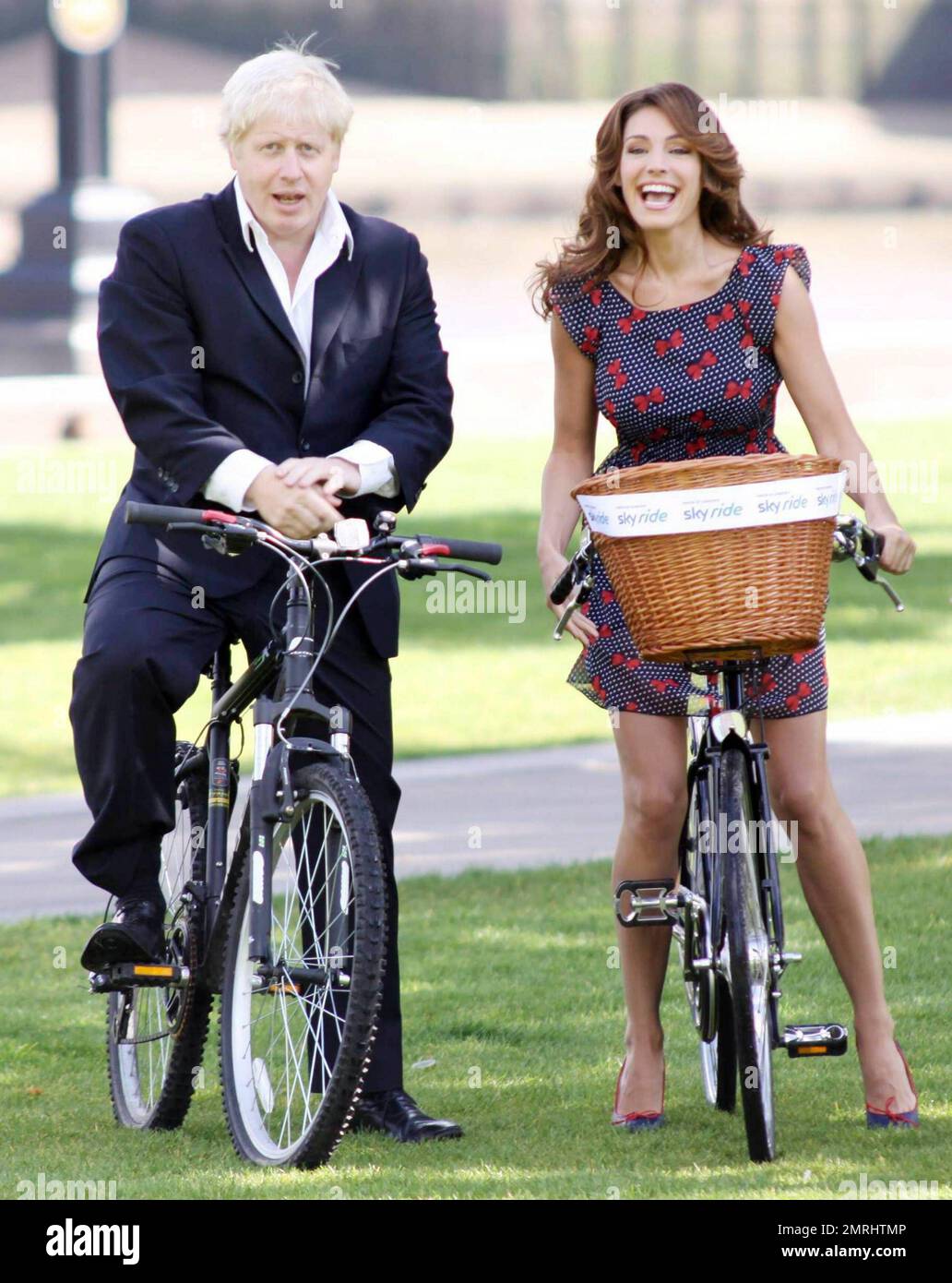 Model and actress Kelly Brook, clad in a cute summer bow-detailed mini ...