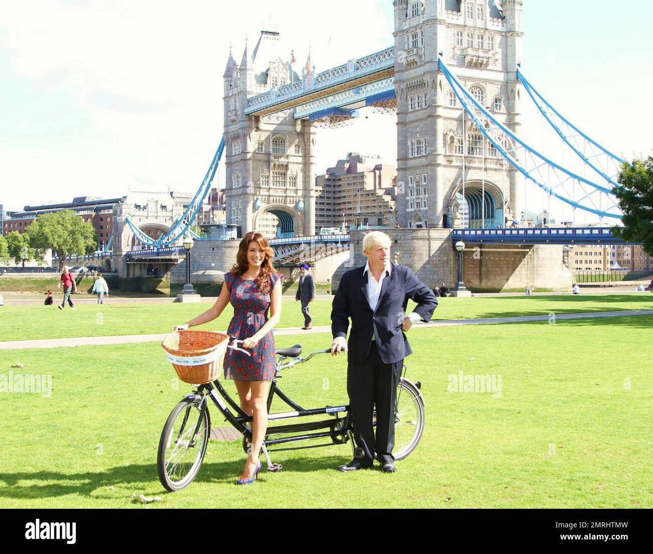 Model and actress Kelly Brook, clad in a cute summer bow-detailed mini ...