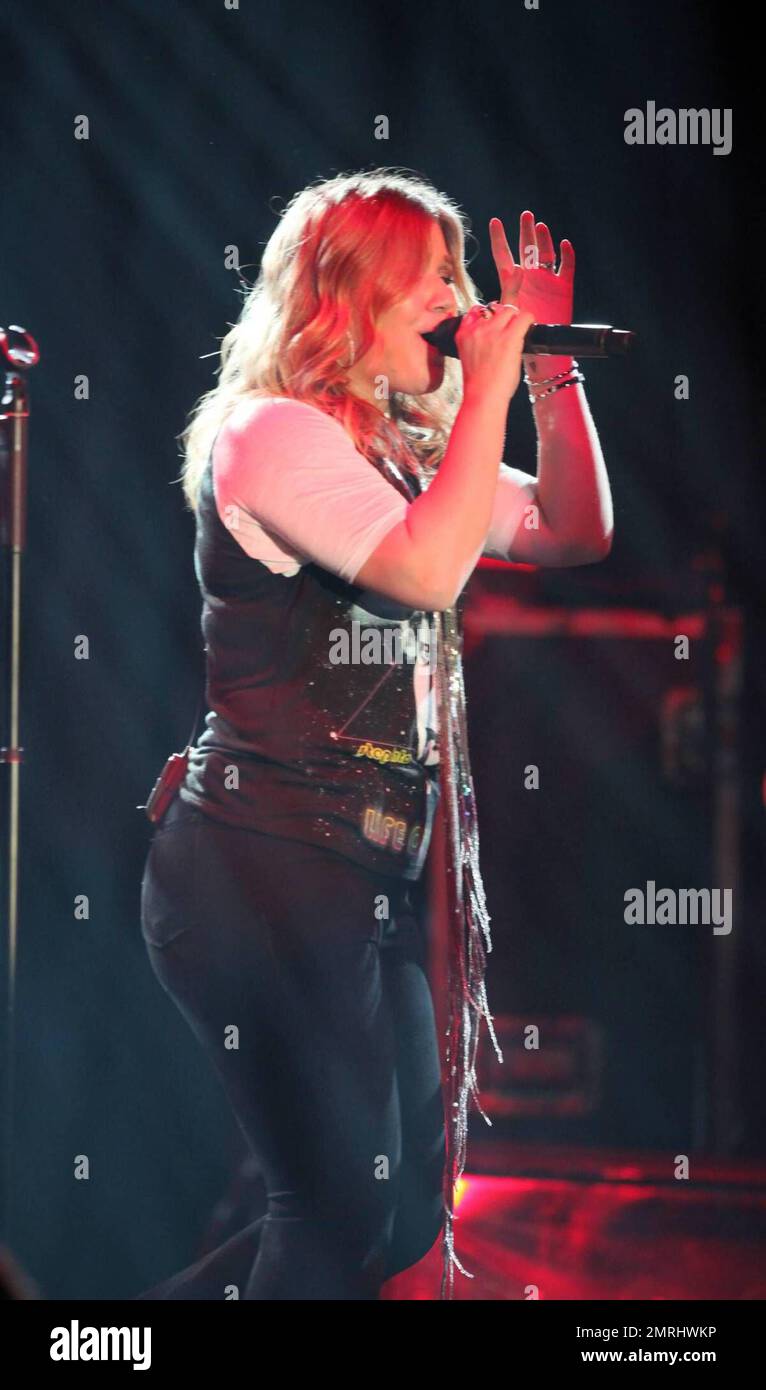 Singer Kelly Clarkson performs at the Z100's Party Plane with OP ...