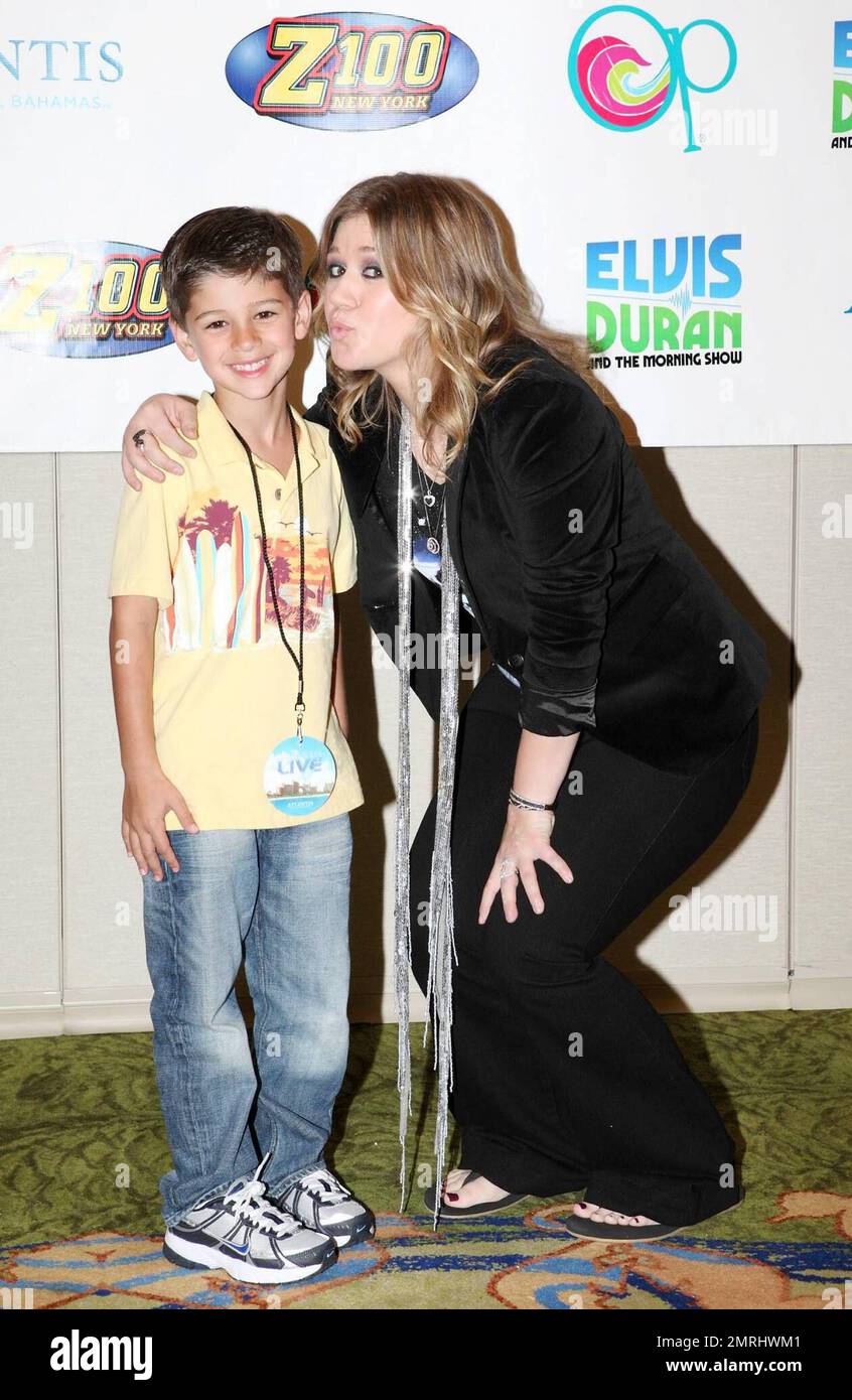 Singer Kelly Clarkson performs at the Z100's Party Plane with OP ...