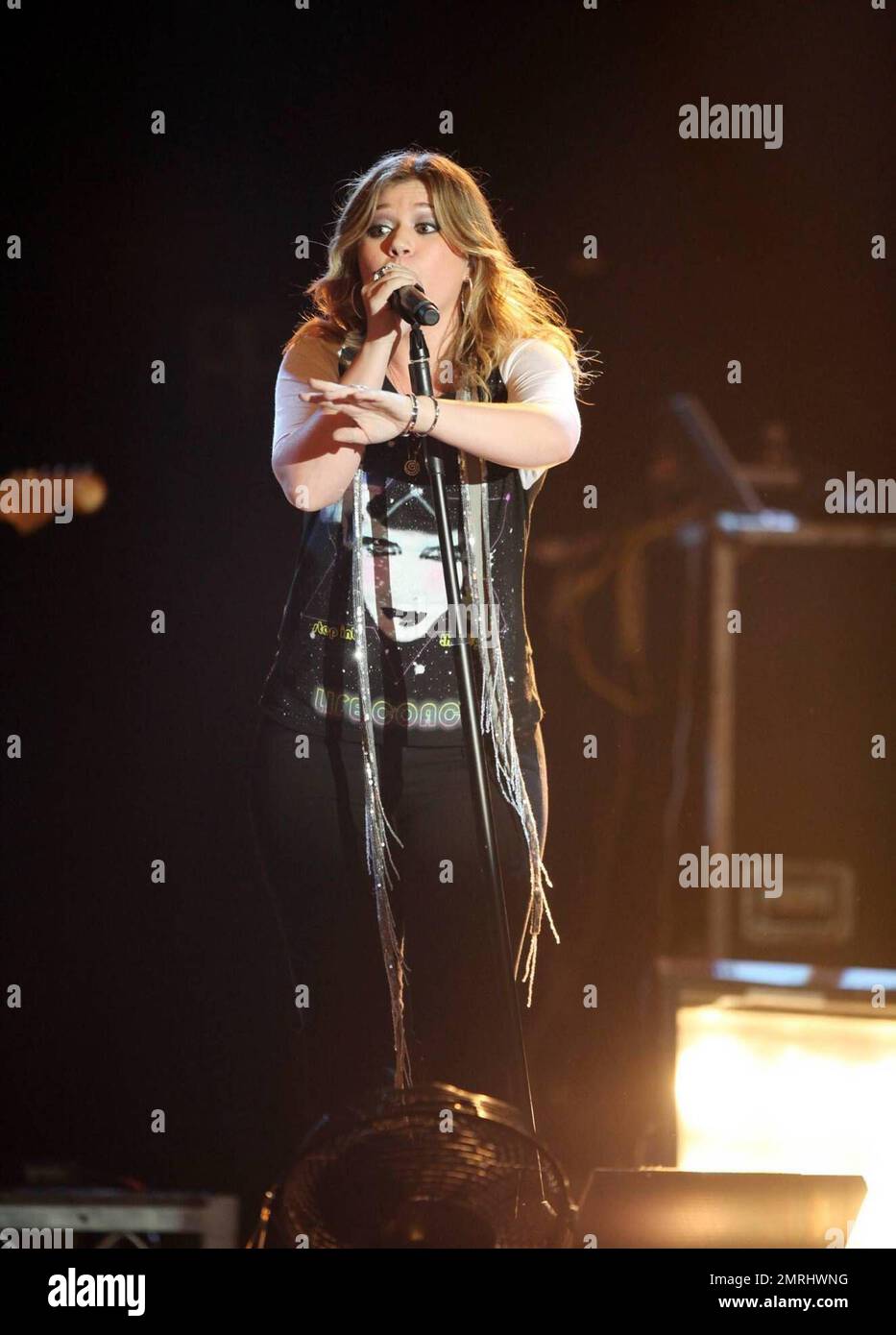 Singer Kelly Clarkson performs at the Z100's Party Plane with OP ...