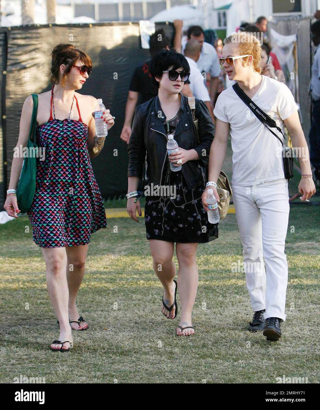 Kelly Osbourne enjoys a walk with some of her friends on her second day ...