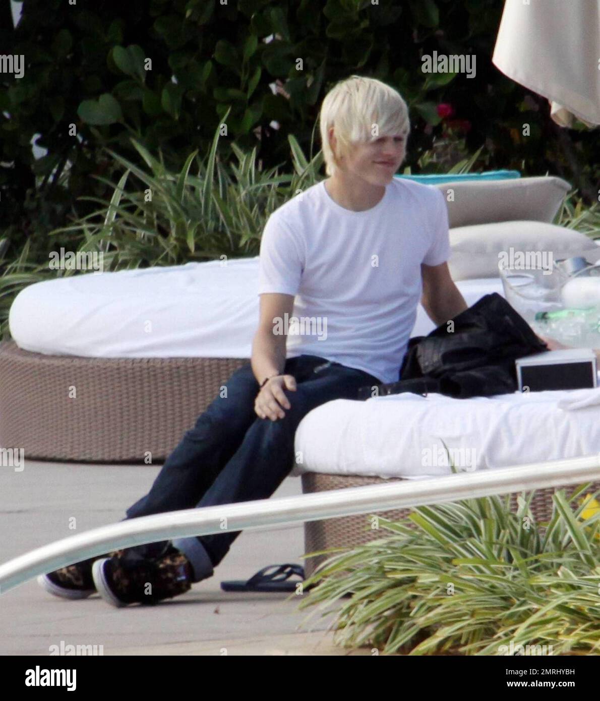 Kelly Osbourne chills out in a cabana poolside with fiance Luke Worrall ...