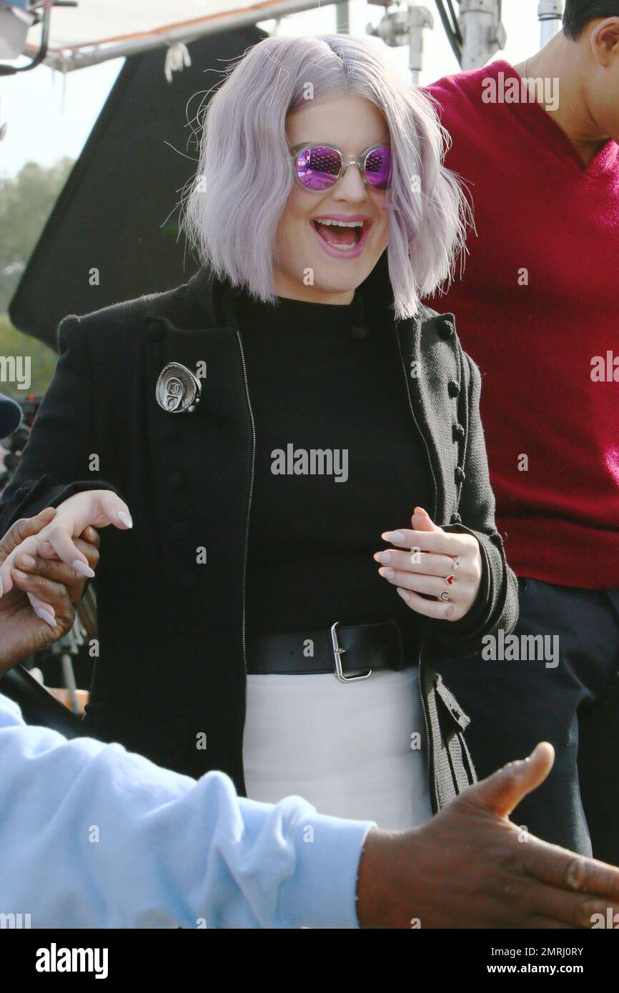 Kelly Osbourne shoots an interview for Extra at Universal Studios. Los ...
