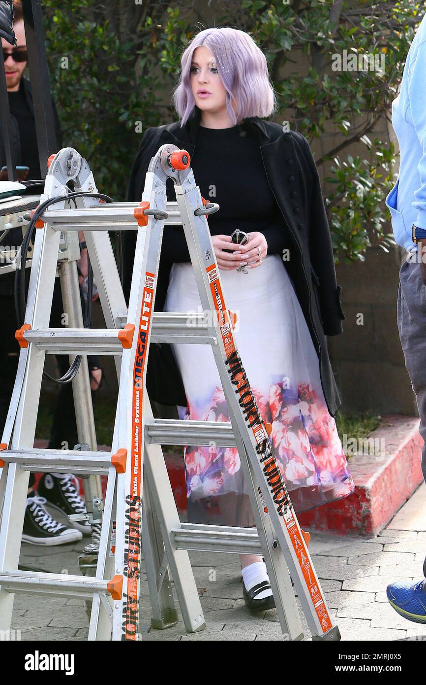 Kelly Osbourne shoots an interview for Extra at Universal Studios. Los ...