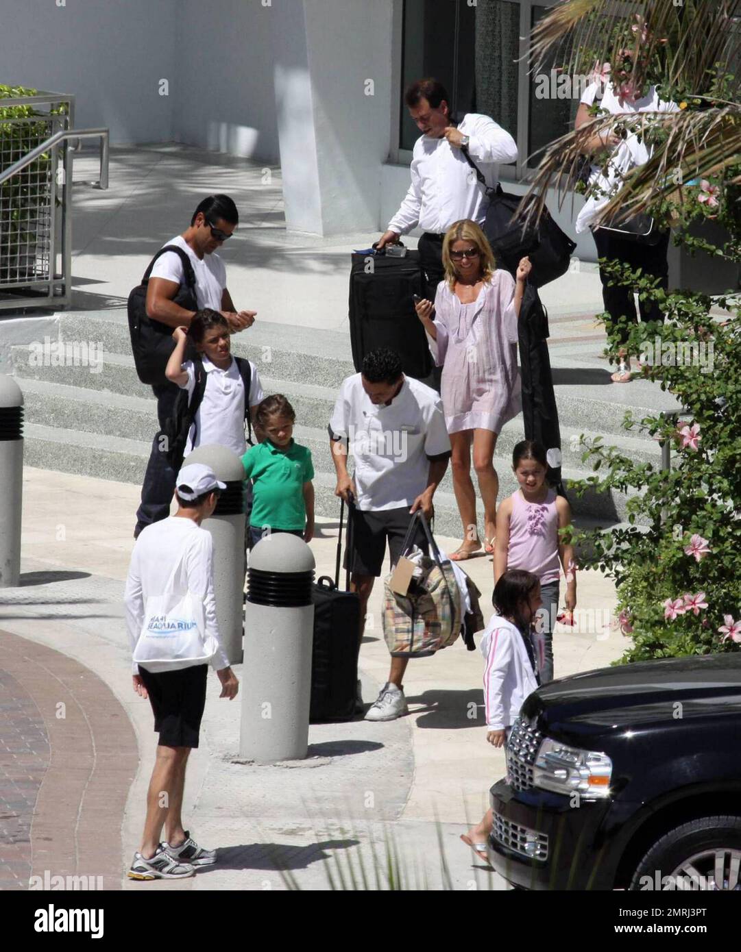 Exclusive!! Kelly Ripa says farewell to her husband, Mark Consuelos ...