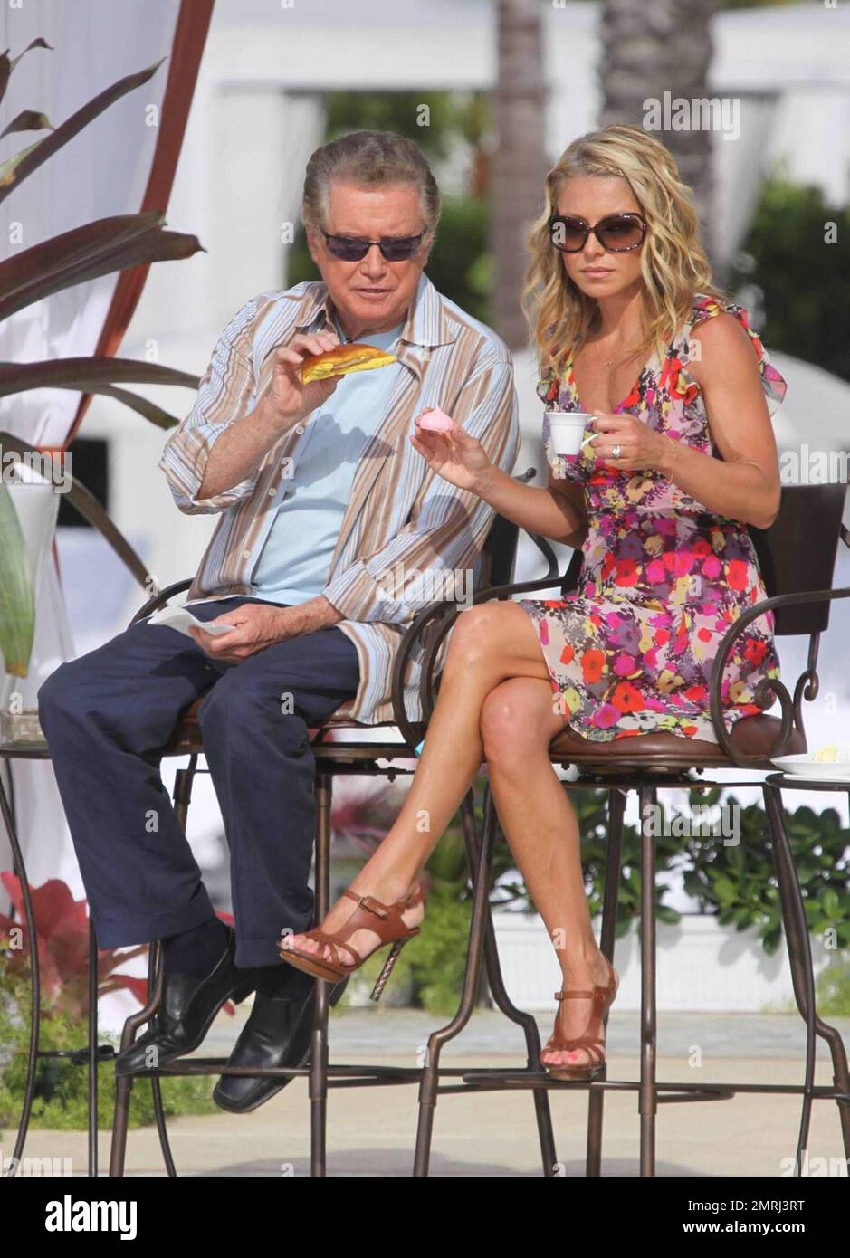 Kelly Ripa gets her groove on while filming Live With Regis And Kelly at The Fontainebleu Miami ...