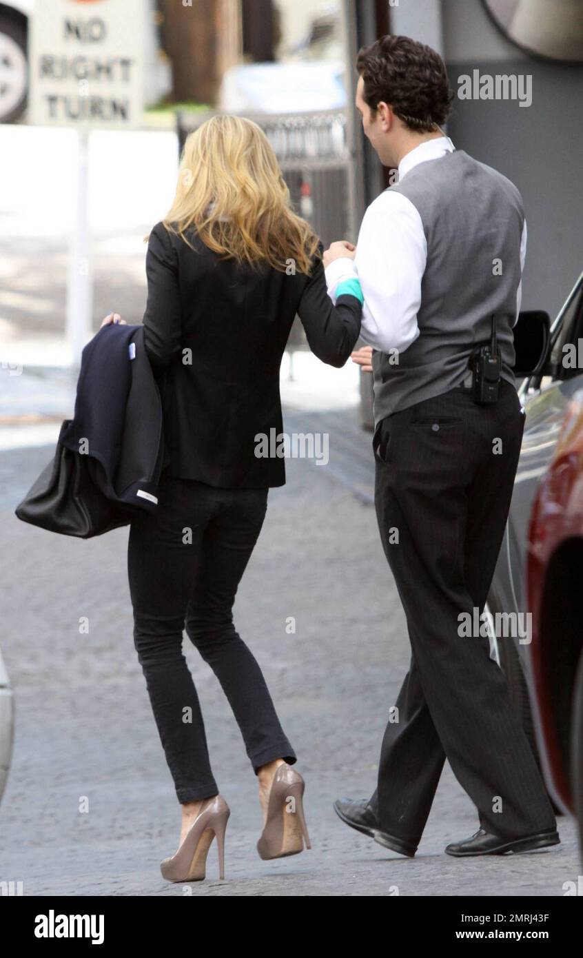 EXCLUSIVE!! TV personality Kelly Ripa appears to need a bit of ...