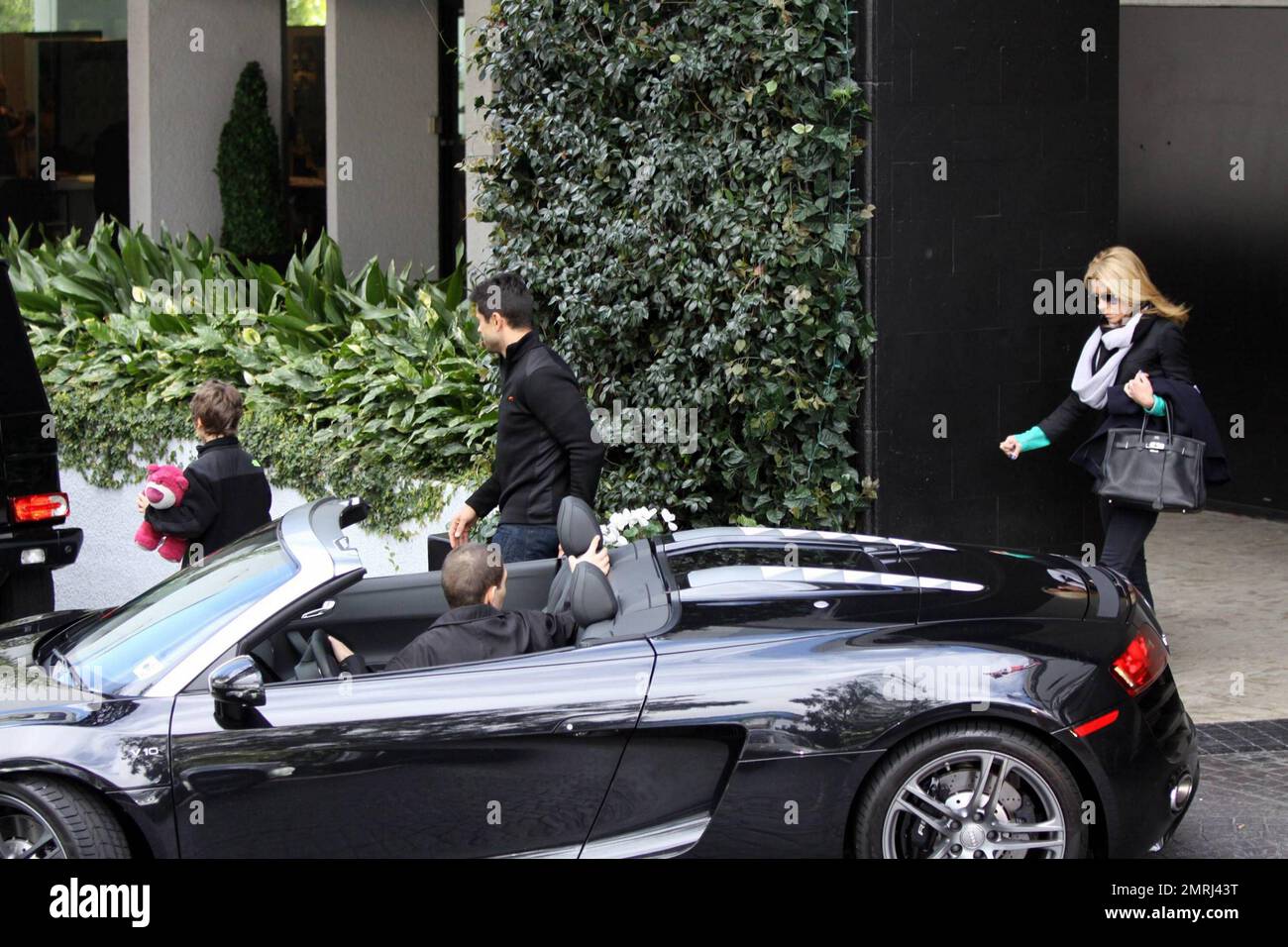 Hermes so black kelly hi-res stock photography and images - Alamy