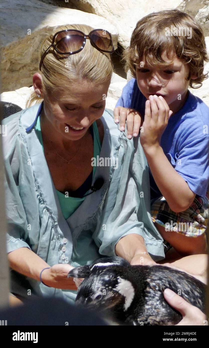 Exclusive!! US TV Show host Kelly Ripa visits Parrot Jungle Island with ...