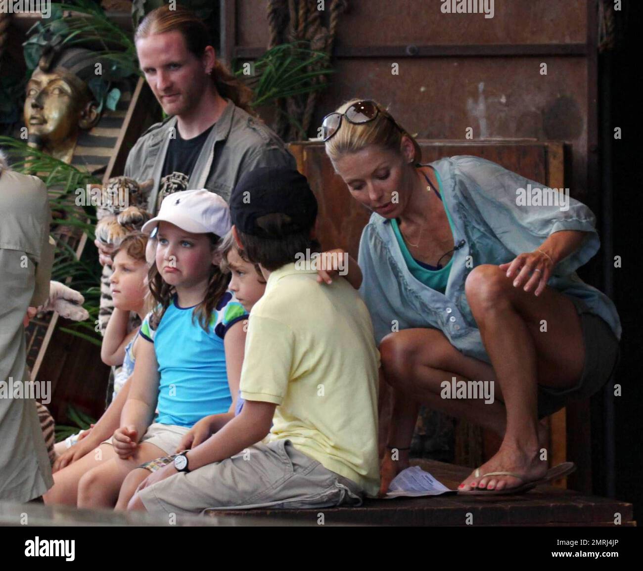 Exclusive!! US TV Show host Kelly Ripa visits Parrot Jungle Island with ...