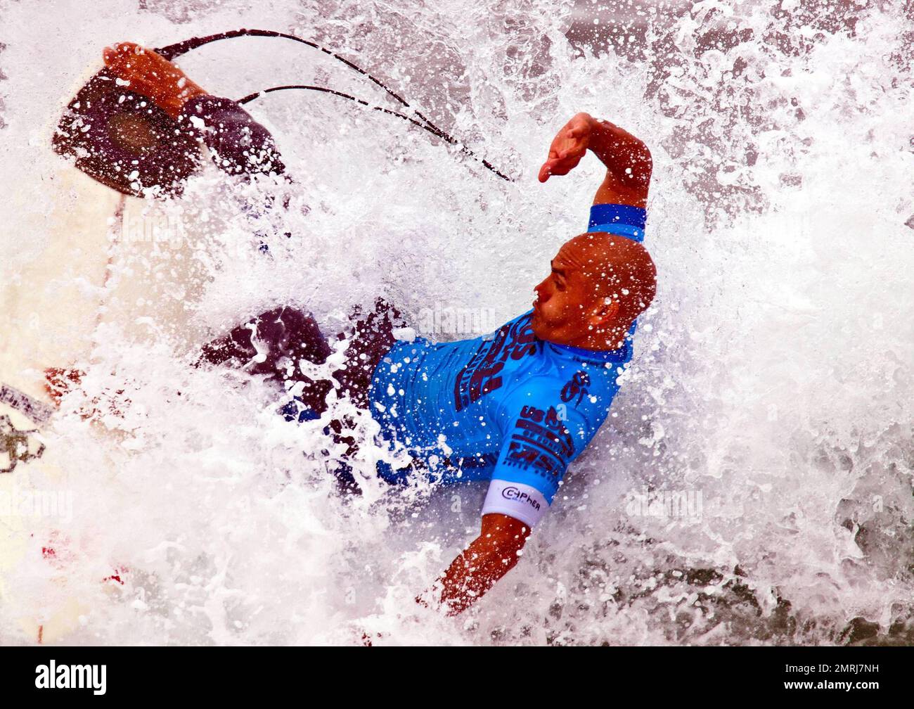 Kelly Slater rips a wave at US Open of Surfing Quarter Finals Heat 3 ...