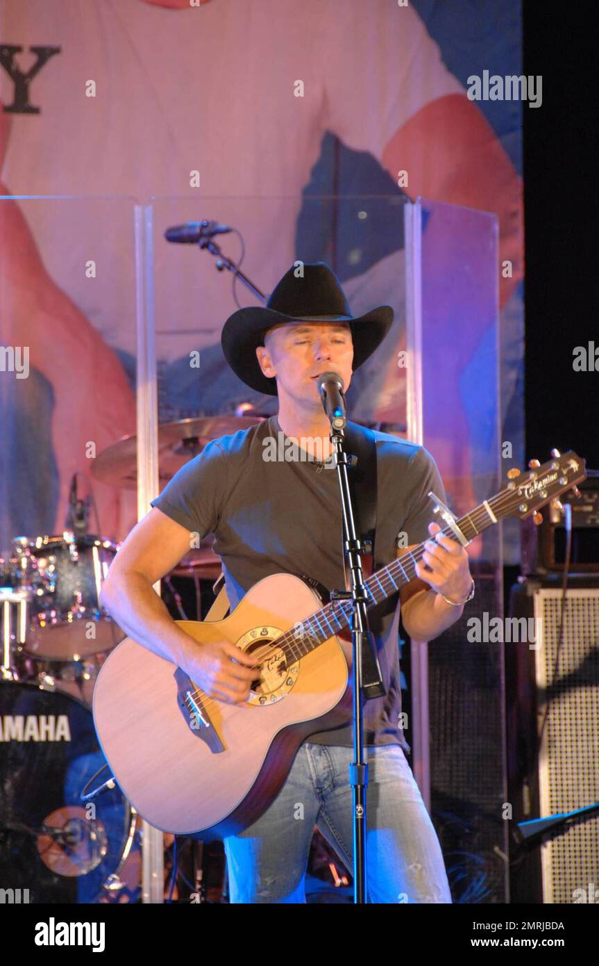 Kenny chesney appears hi-res stock photography and images - Alamy