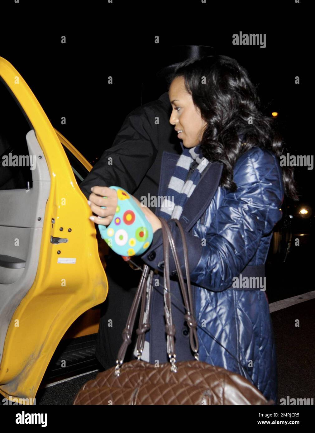 Kerry Washington signs autographs outside the Ritz Carlton before ...