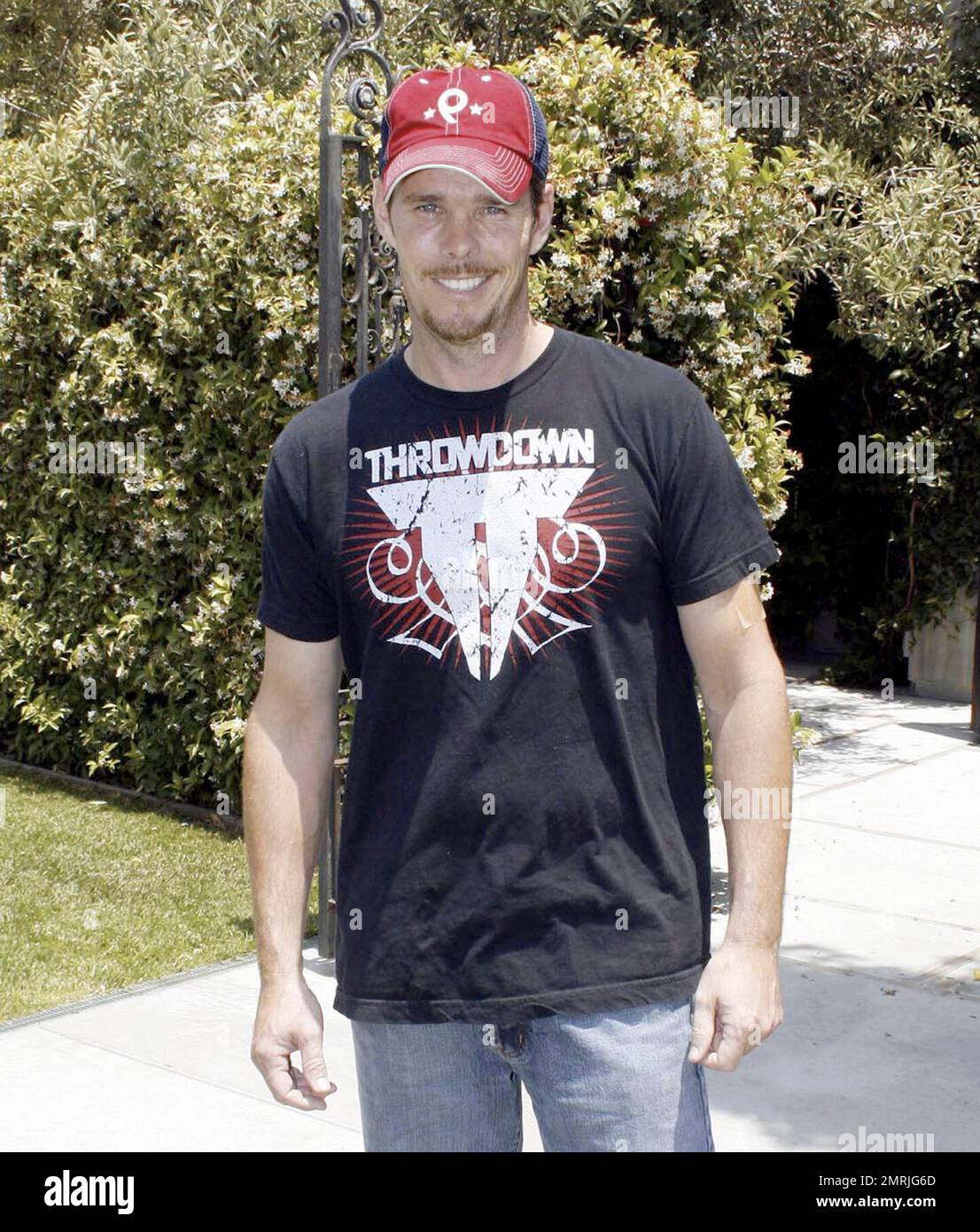 Exclusive!! "Entourage" actor Kevin Dillon enjoys a family day with his ...