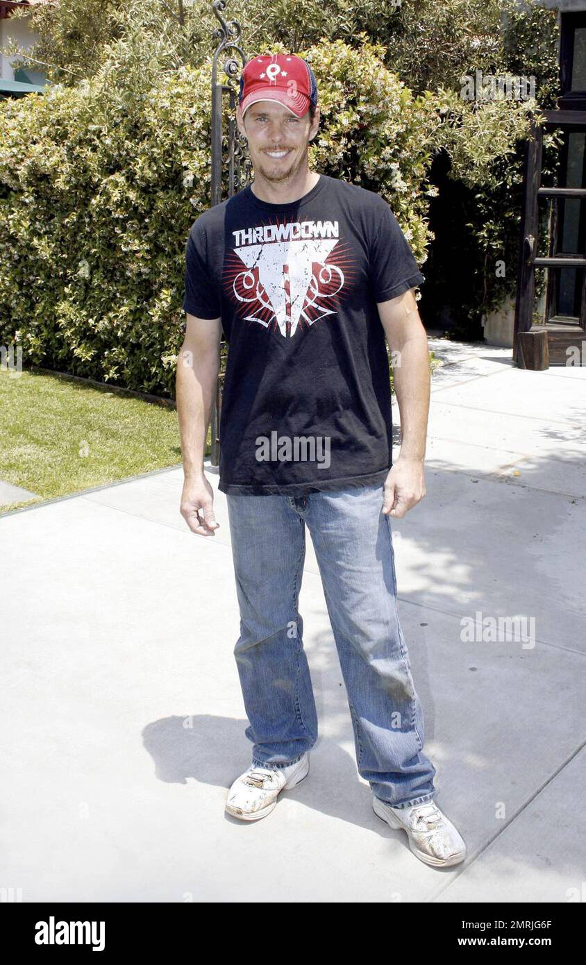 Exclusive!! "Entourage" actor Kevin Dillon enjoys a family day with his ...