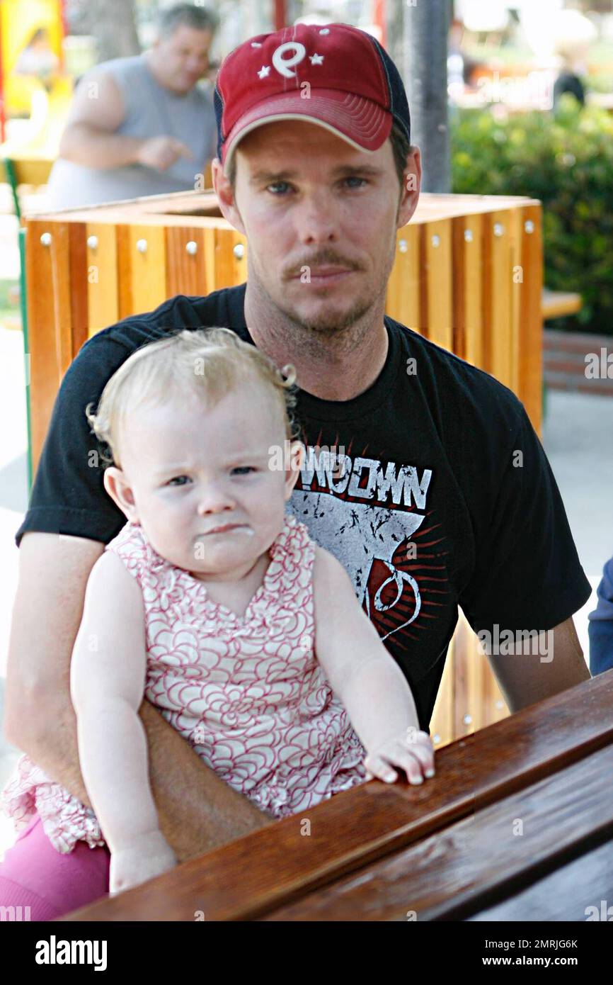 Exclusive!! "Entourage" actor Kevin Dillon enjoys a family day with his ...