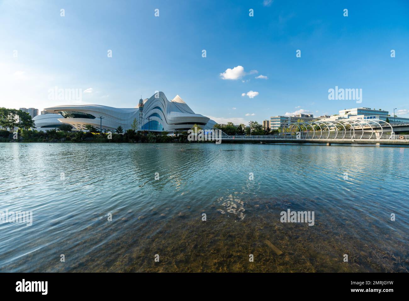 Grand designs and lake hi-res stock photography and images - Alamy
