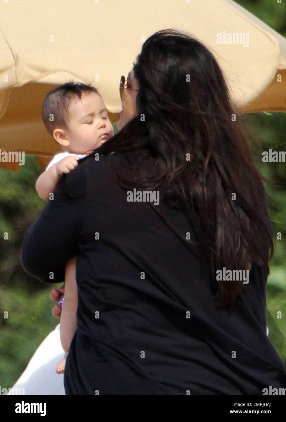"Zookeeper" star Kevin James spends a day on the beach with his family ...