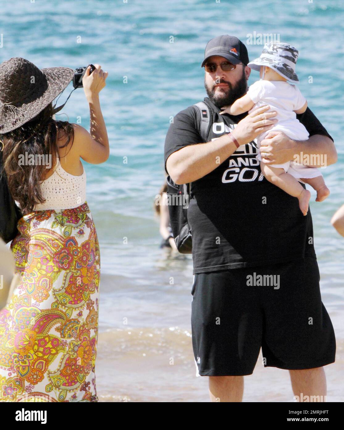 "Zookeeper" star Kevin James spends a day on the beach with his family ...